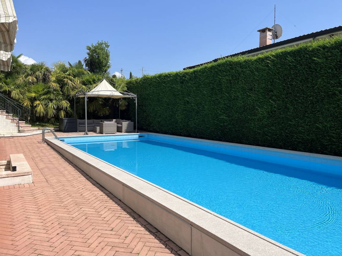 200 M² Villa ∙ 4 Chambres ∙ 8 Personnes - Bardolino