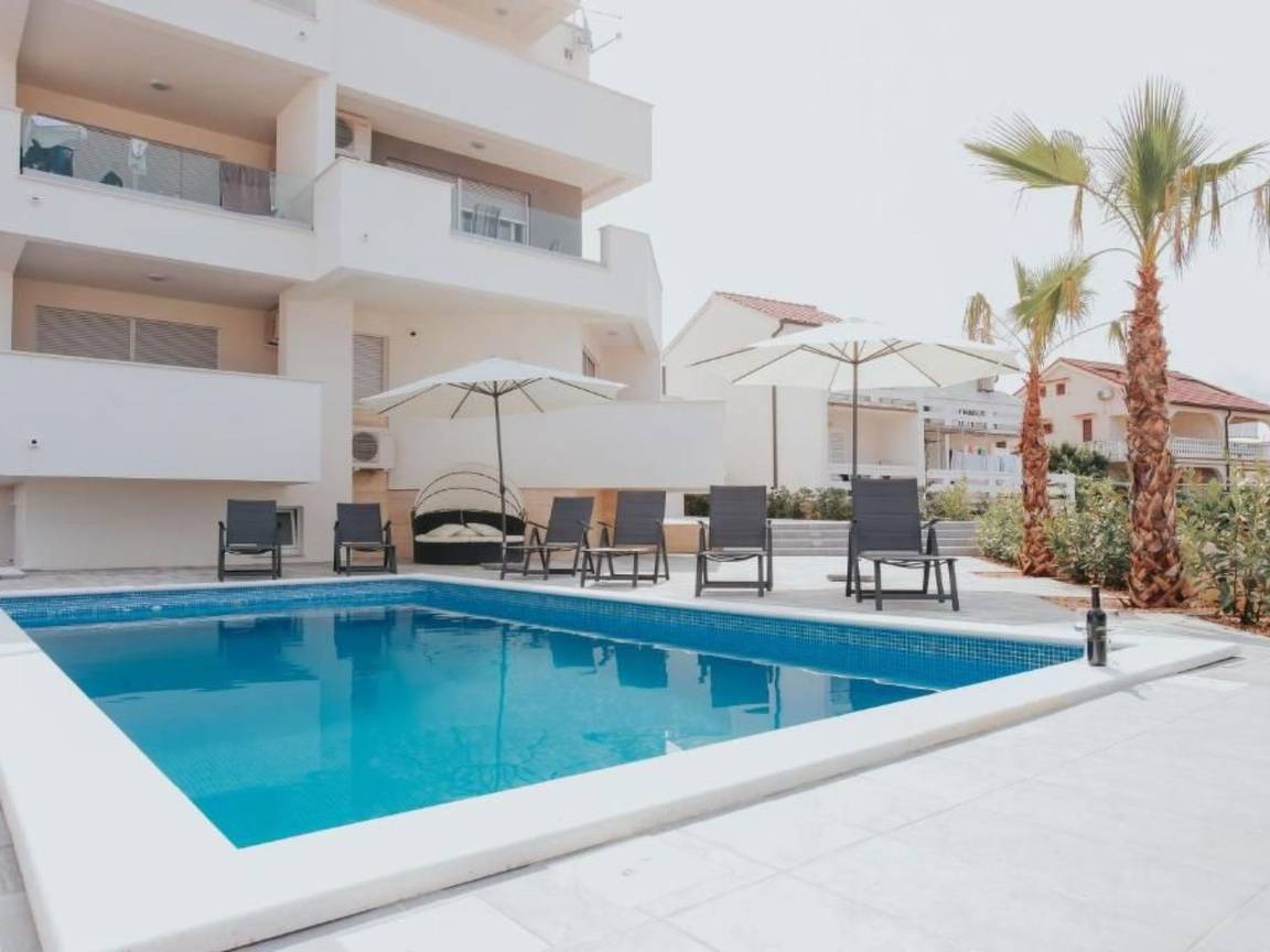 260 M² Maison De Vacances ∙ 1 Chambre ∙ 20 Personnes - Novalja