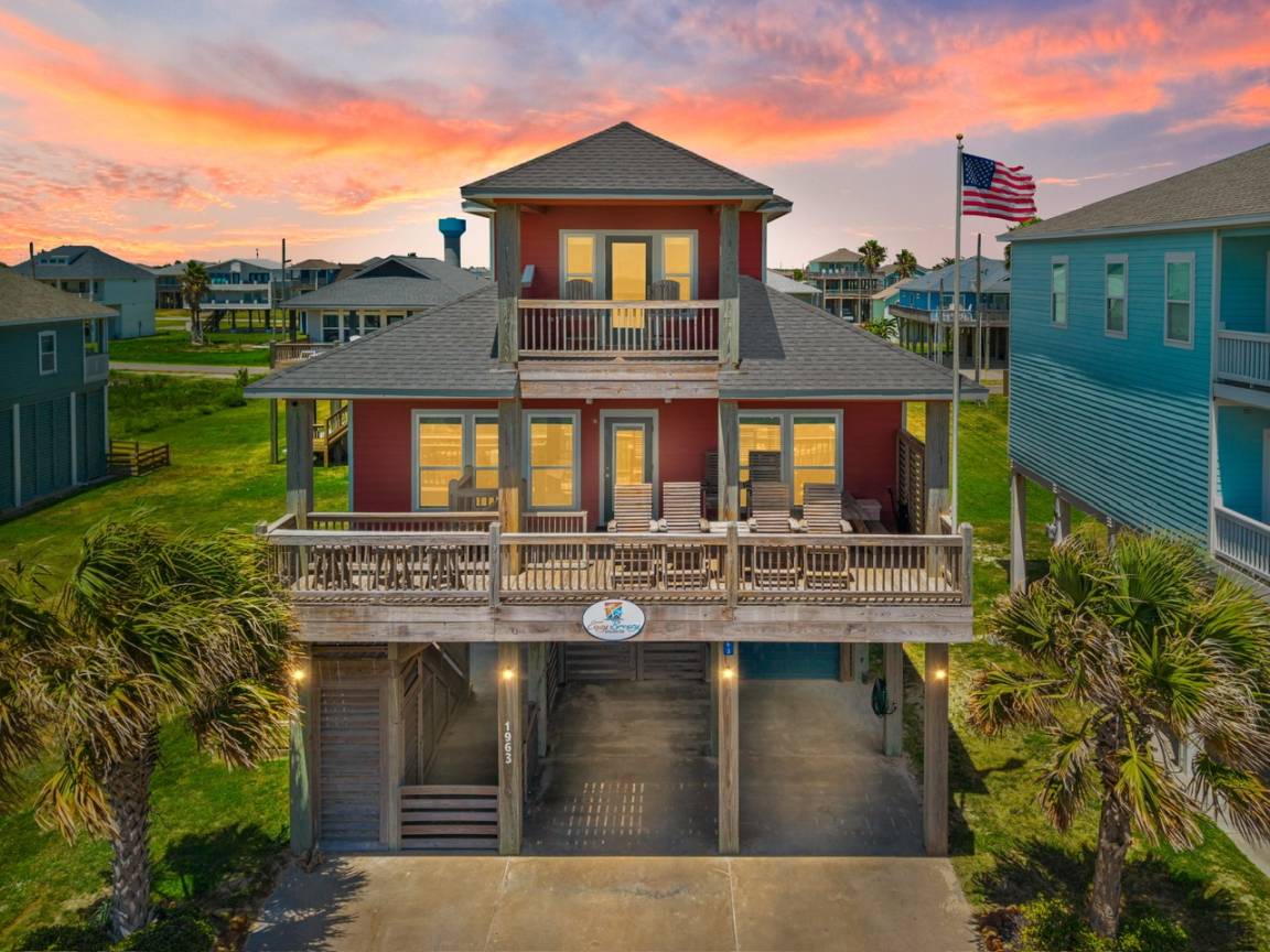 House ∙ 4 Bedrooms ∙ 14 Guests - Crystal Beach, Texas