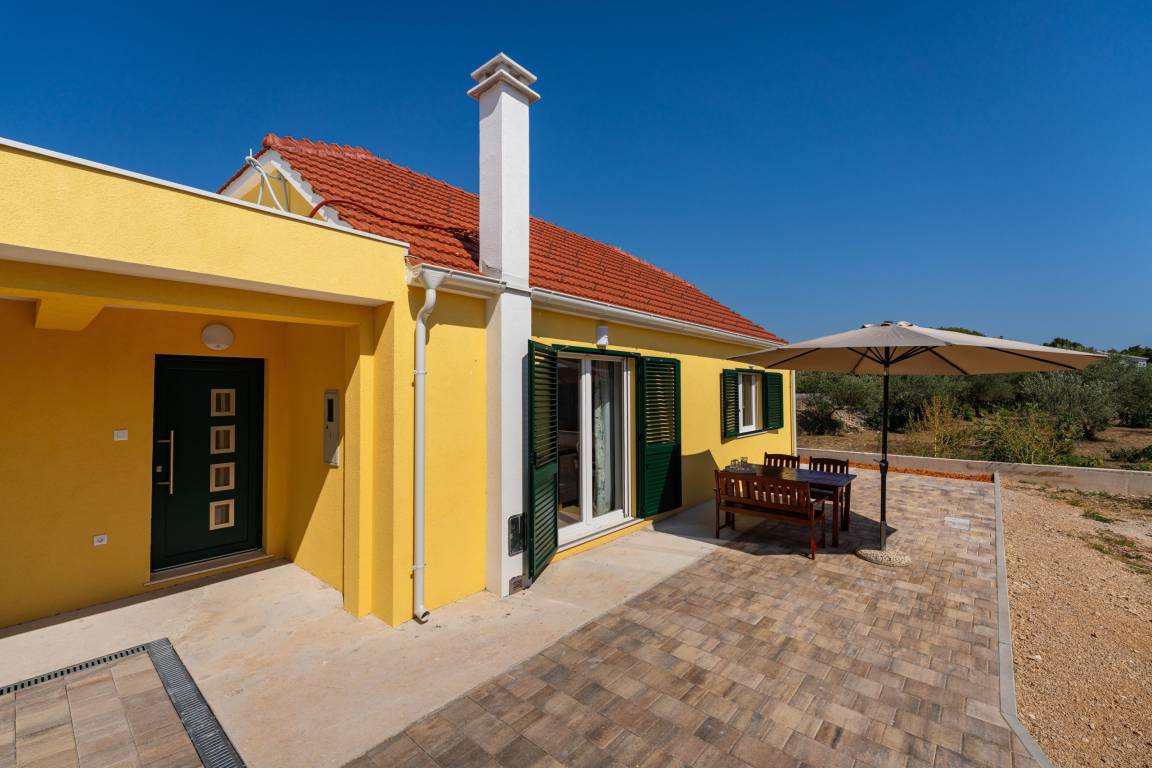 90 M² House ∙ 2 Bedrooms ∙ 5 Guests - Brodarica