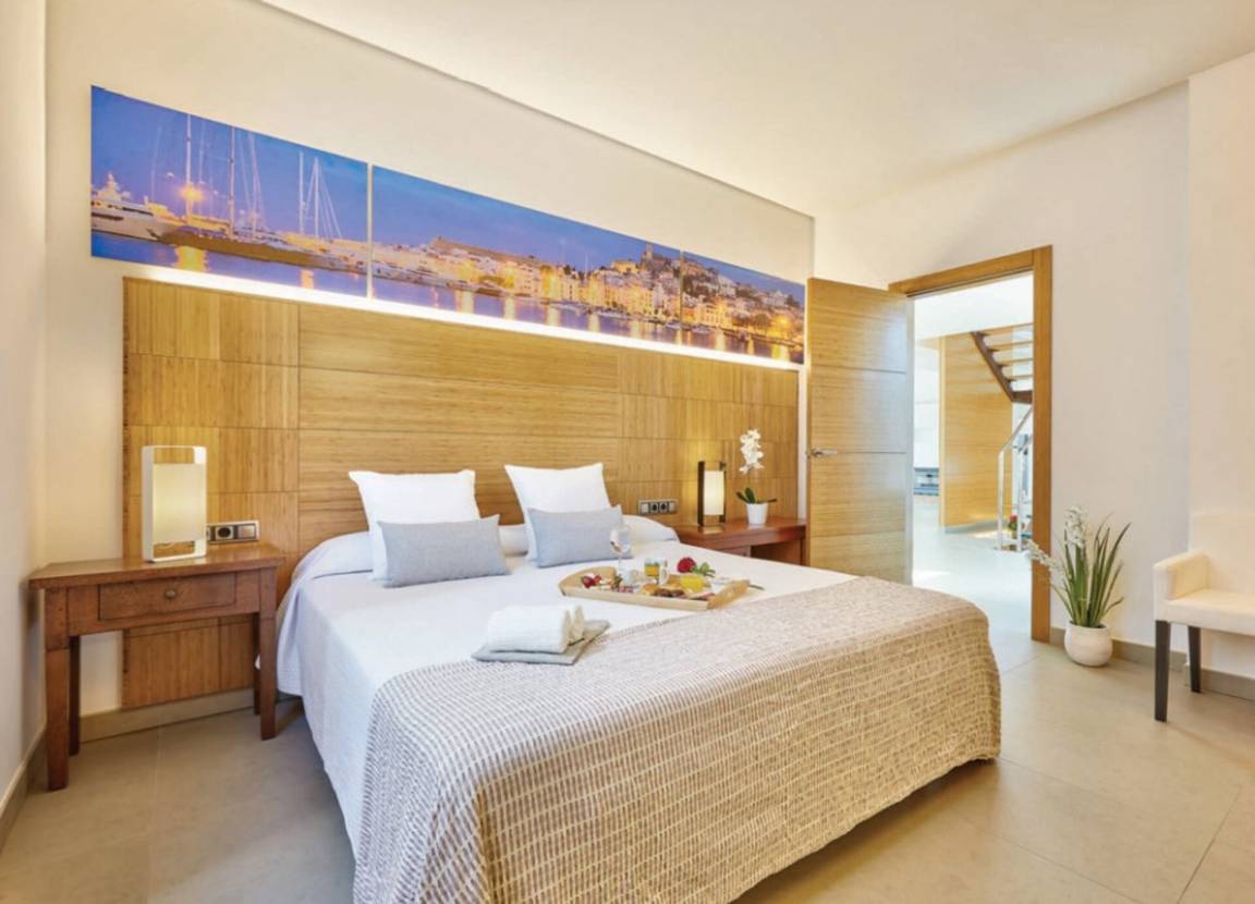 400 M² Villa ∙ 8 Habitaciones ∙ 12 Huéspedes - Islas de Ibiza
