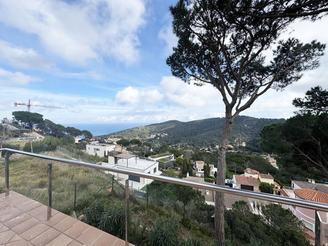 200 M² House ∙ 4 Bedrooms ∙ 10 Guests -