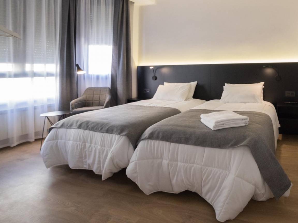 70 M² Apartamento ∙ 2 Habitaciones ∙ 6 Huéspedes - Logroño