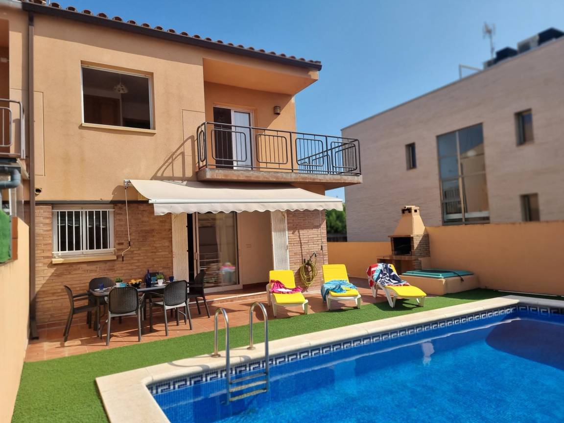 90 M² House ∙ 3 Bedrooms ∙ 8 Guests - L'Escala