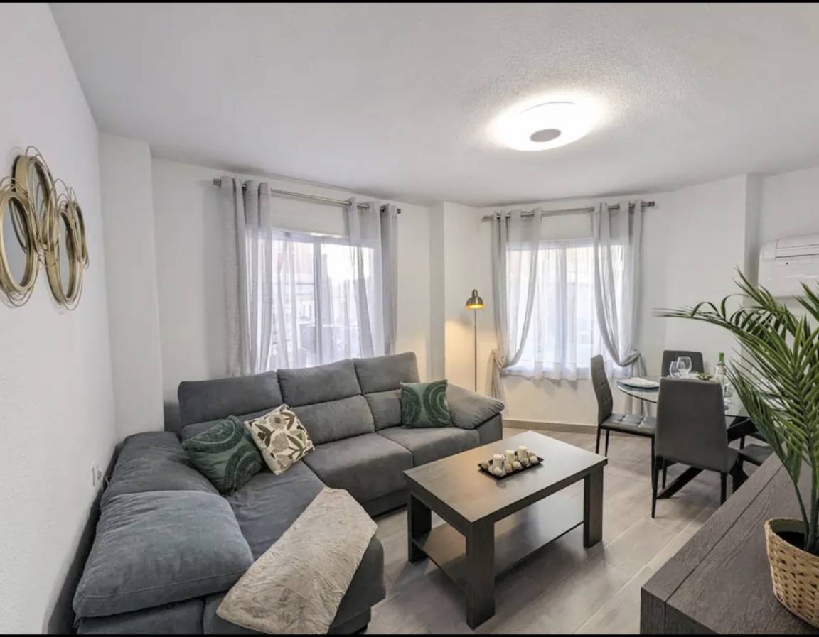 90 M² Appartement ∙ 3 Chambres ∙ 8 Personnes - Torrevieja