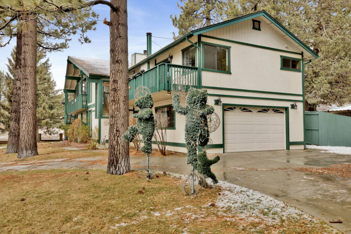 243 M² Cabin ∙ 3 Bedrooms ∙ 10 Guests - Big Bear Lake, CA