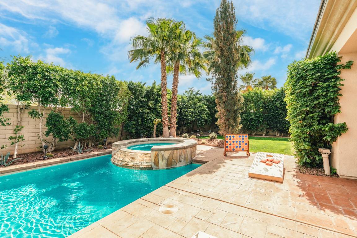 307 M² House ∙ 5 Bedrooms ∙ 14 Guests - Indio, CA