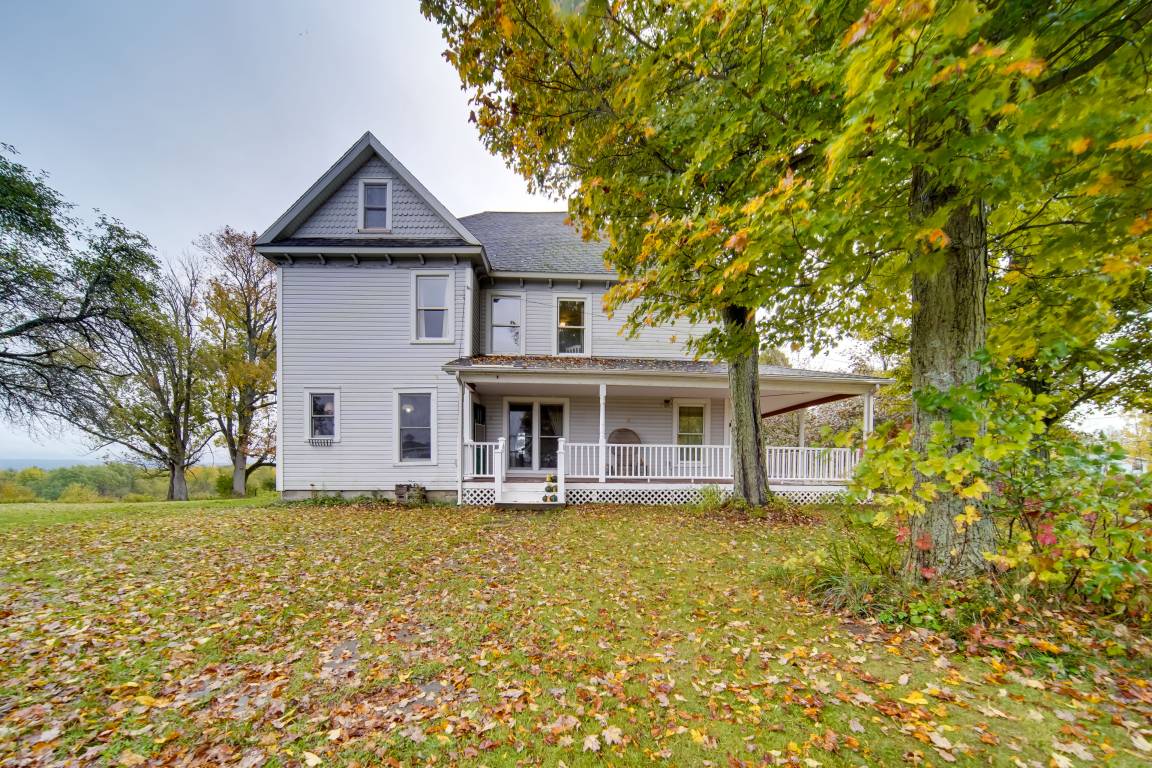269 M² House ∙ 5 Bedrooms ∙ 10 Guests - Chautauqua, NY