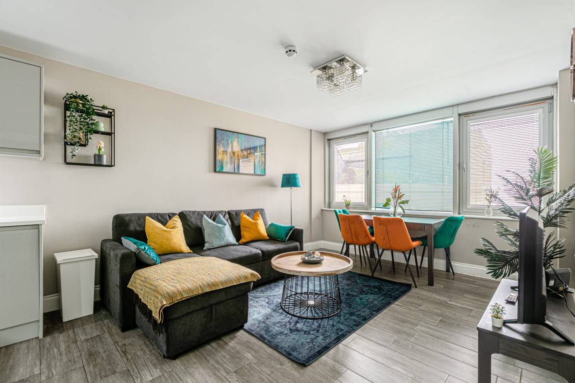Apartment ∙ 2 Bedrooms ∙ 7 Guests - West Sussex