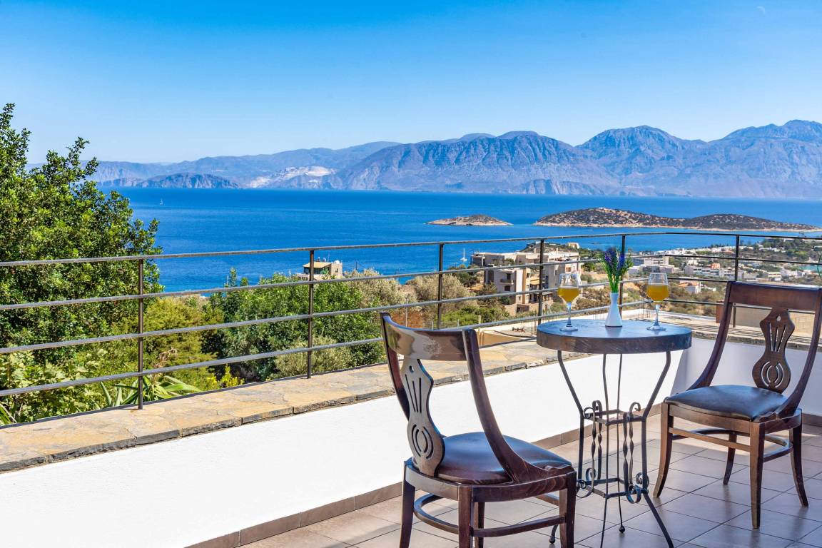 Villa ∙ 5 Bedrooms ∙ 10 Guests - Agios Nikolaos