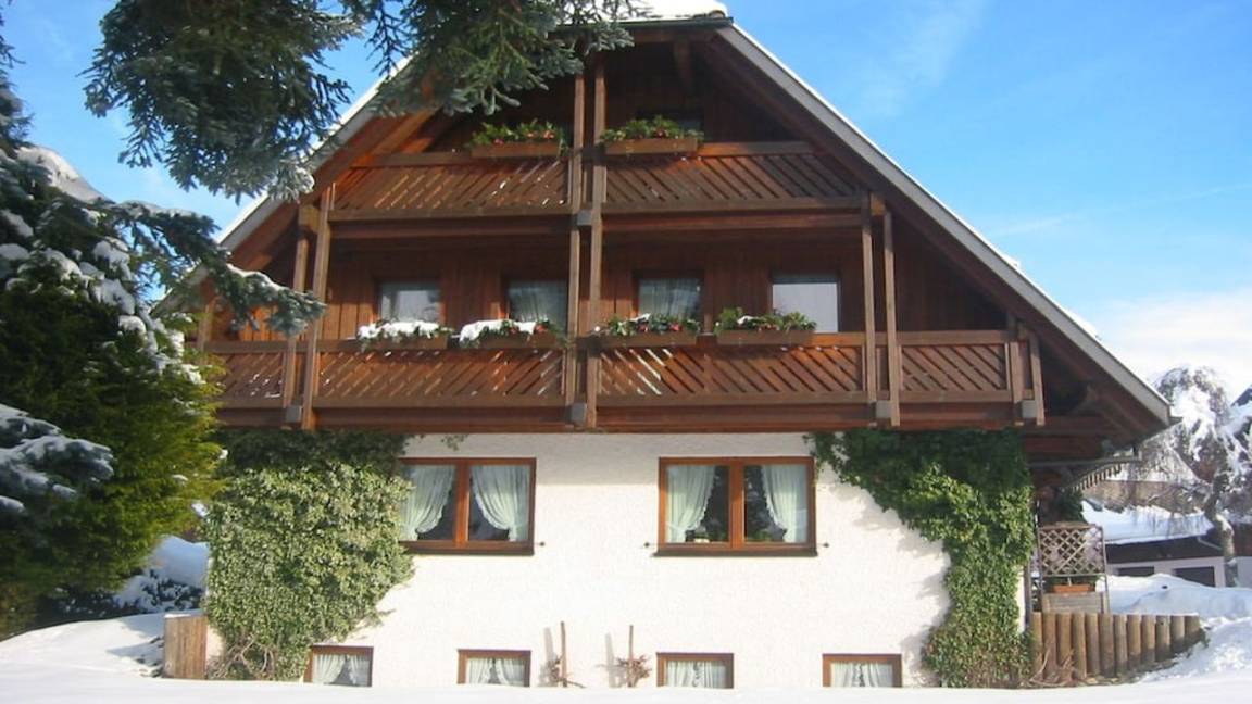 70 M² Ferienhaus ∙ 1 Schlafzimmer ∙ 3 Gäste - Lenzkirch