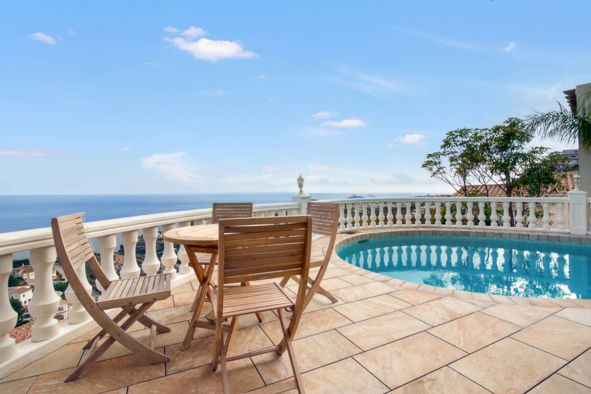 200 M² Villa ∙ 5 Bedrooms ∙ 10 Guests - Moraira