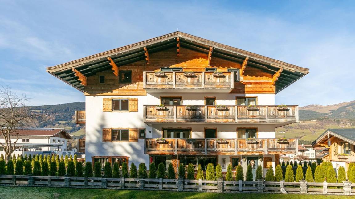 600 M² House ∙ 18 Bedrooms ∙ 50 Guests - Mittersill