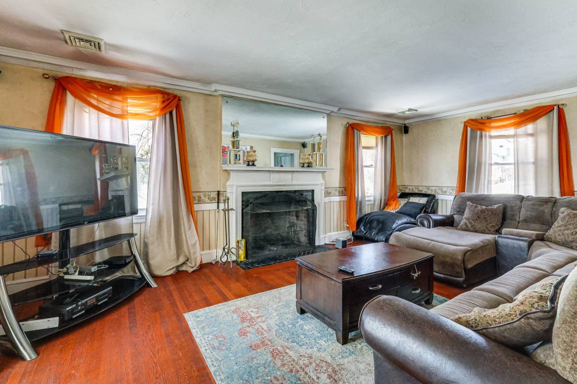 176 M² House ∙ 3 Bedrooms ∙ 5 Guests - Brockton, MA