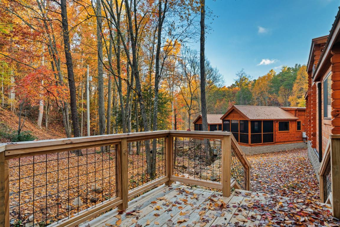 194 M² Cabin ∙ 10 Bedrooms ∙ 30 Guests - Cosby, TN