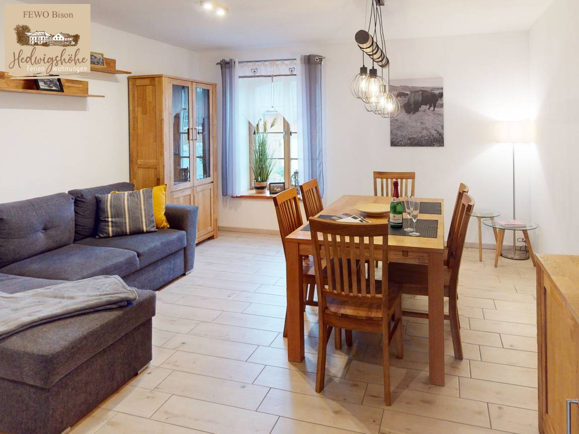 65 M² Ferienwohnung ∙ 2 Schlafzimmer ∙ 5 Gäste - Bischofswerda