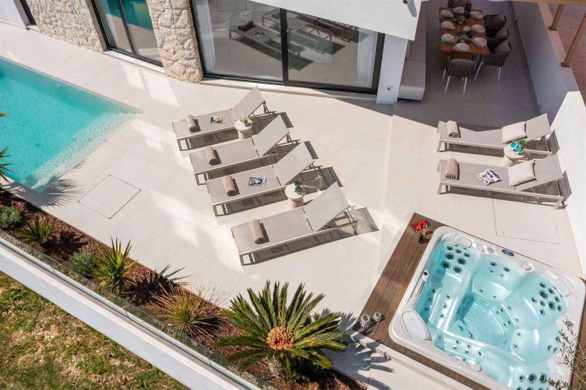 174 M² Villa ∙ 4 Schlafzimmer ∙ 8 Gäste - Bibinje