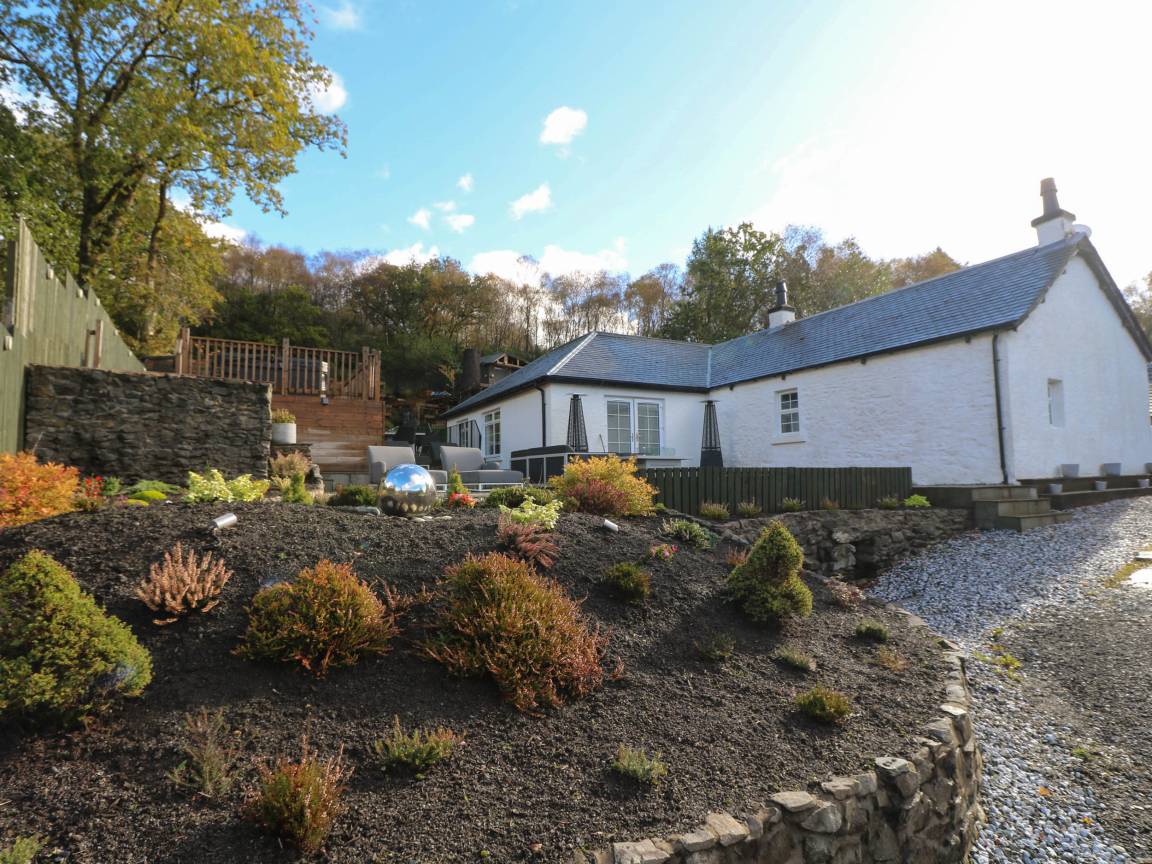 Cottage ∙ 4 Bedrooms ∙ 8 Guests - Loch Lomond