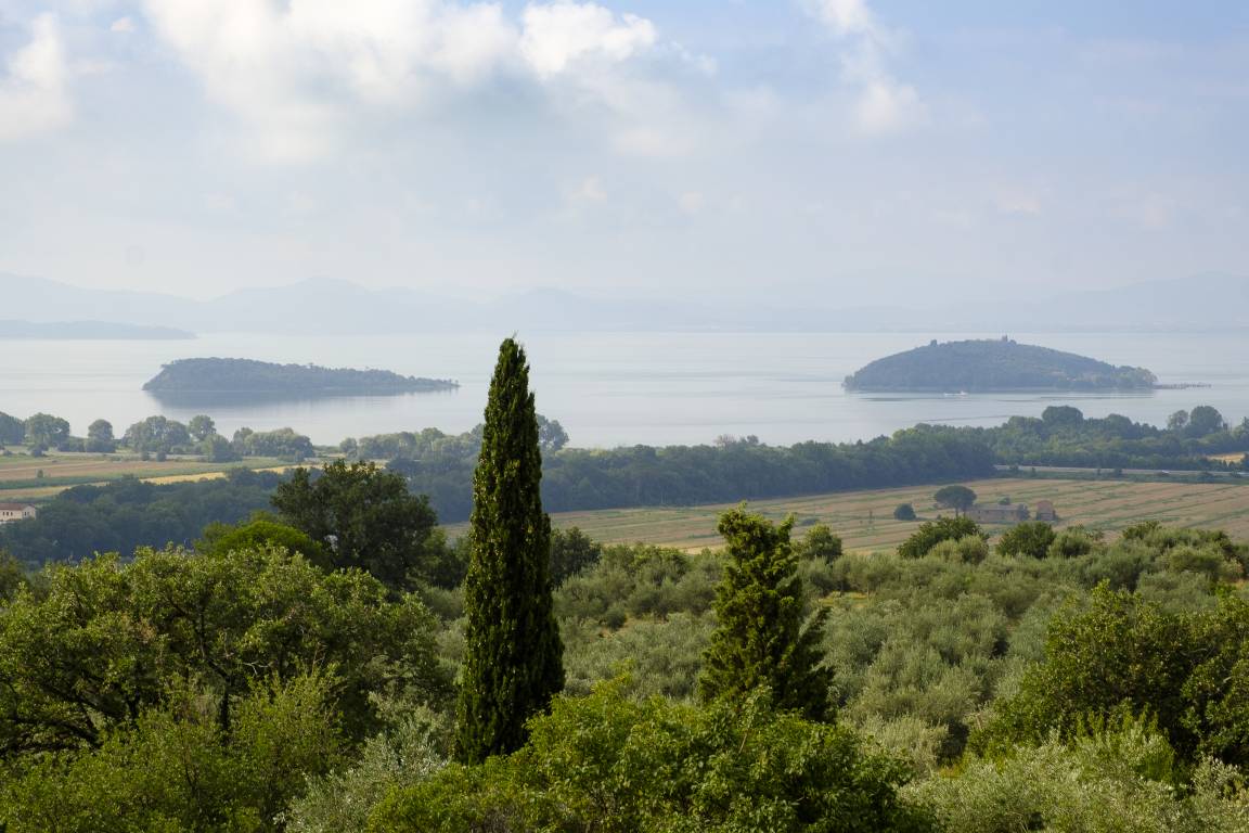 Villa ∙ 4 Bedrooms ∙ 10 Guests - Passignano sul Trasimeno