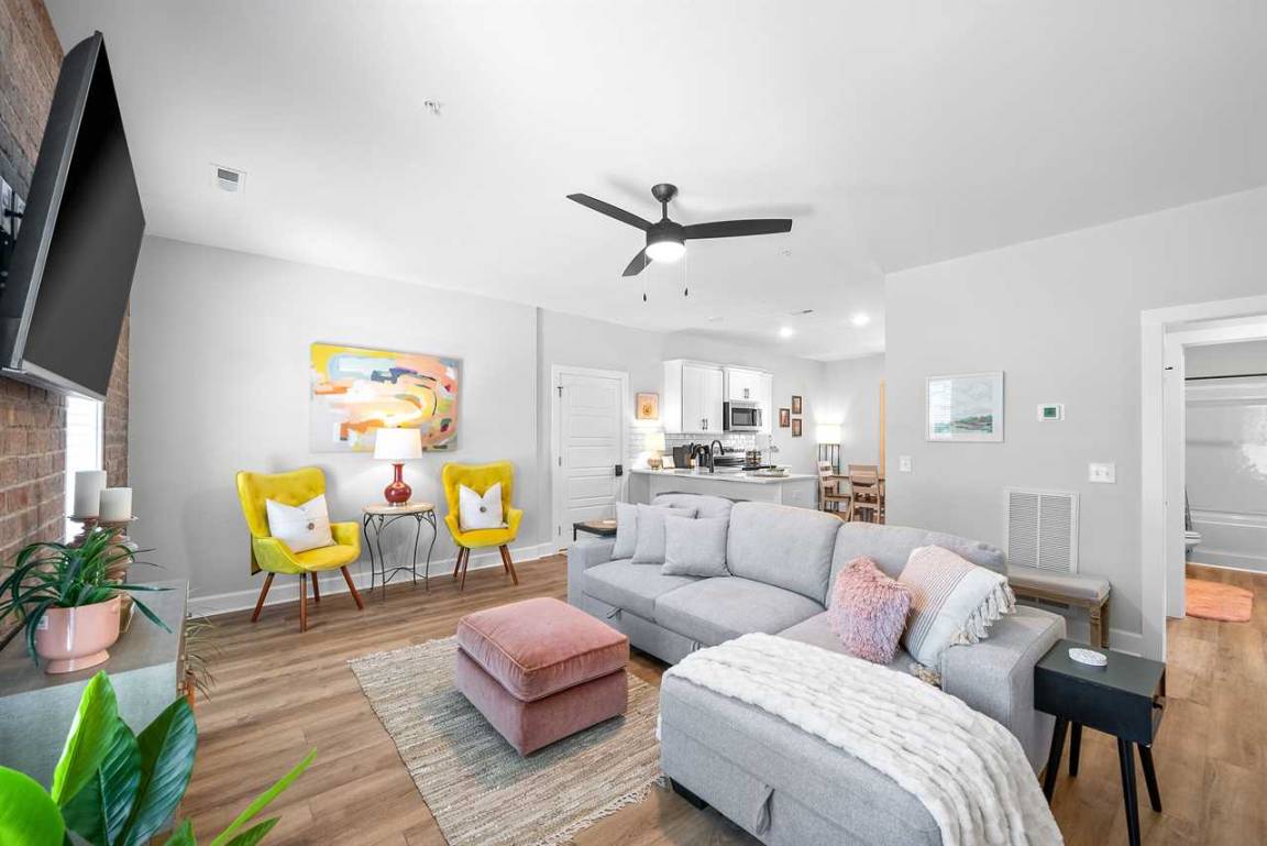 92 M² Apartment ∙ 2 Bedrooms ∙ 6 Guests - Clarksville, TN