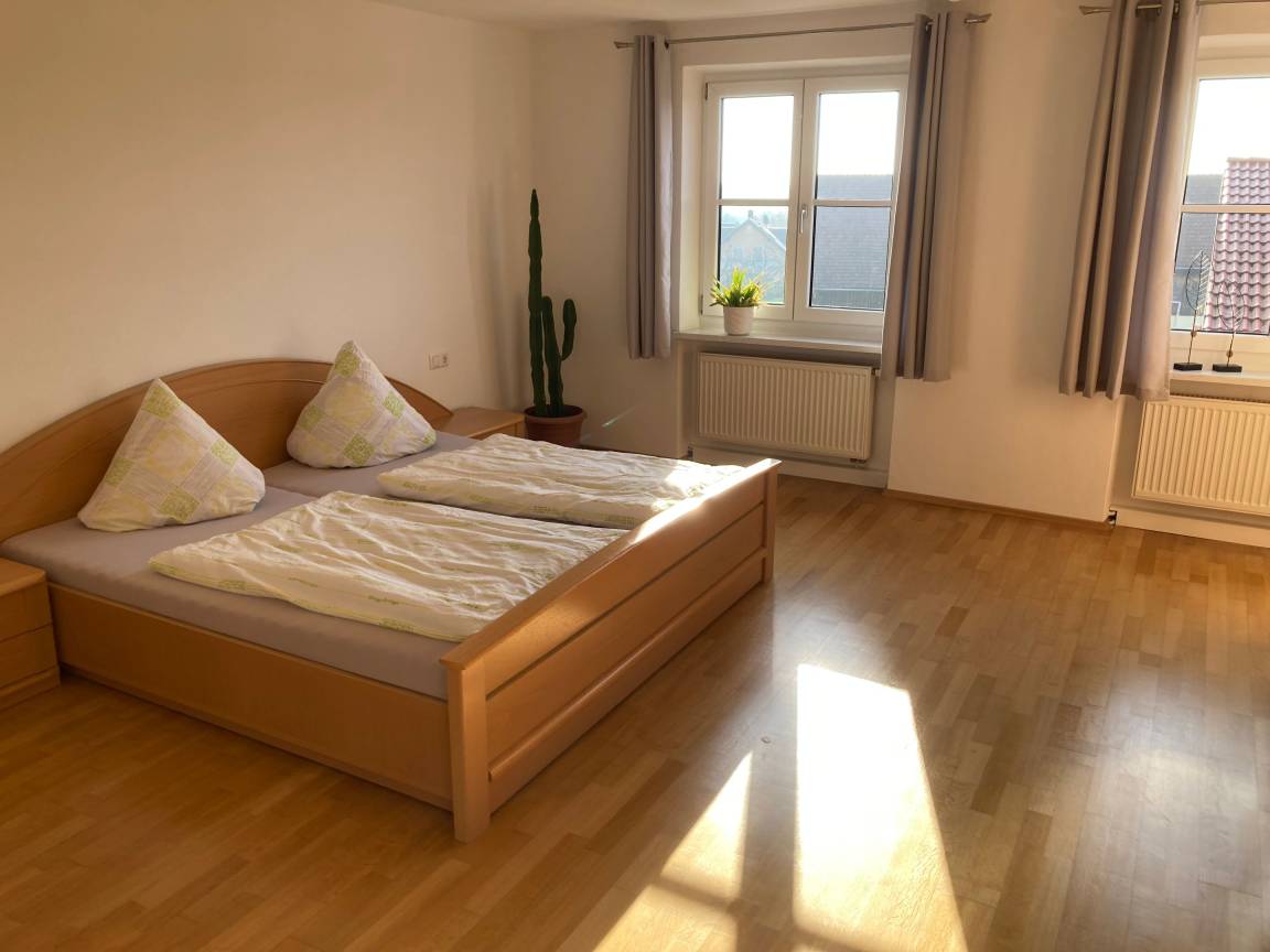 110 M² Ferienwohnung ∙ 2 Schlafzimmer ∙ 5 Gäste - Breitenbrunn