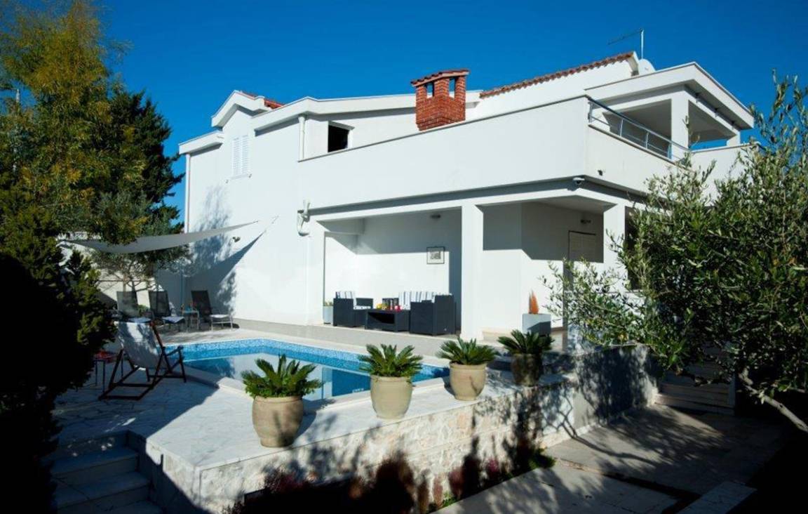 107 M² Ferienhaus ∙ 4 Schlafzimmer ∙ 6 Gäste - Okrug Gornji