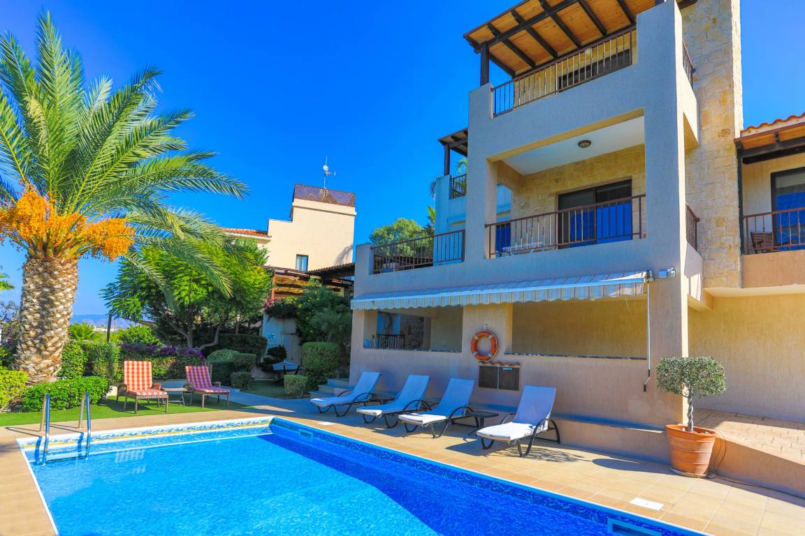 185 M² Villa ∙ 3 Bedrooms ∙ 6 Guests - Латхи