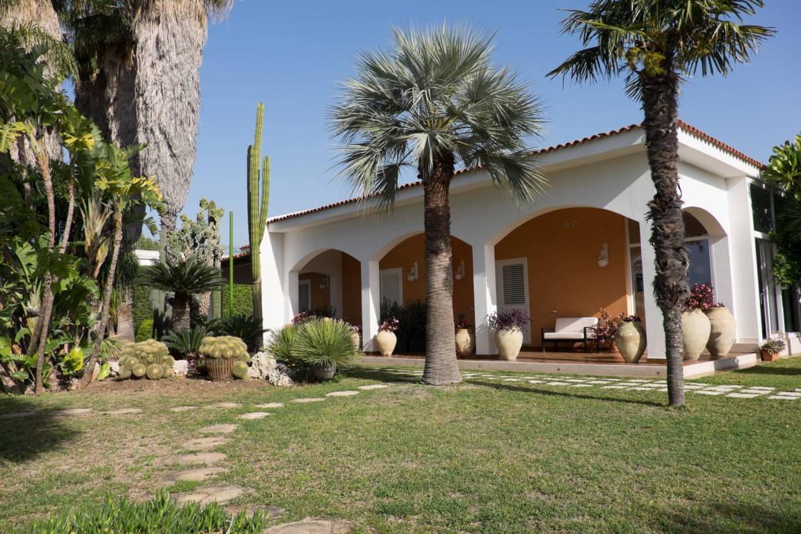 220 M² Villa ∙ 5 Bedrooms ∙ 10 Guests - Floridia