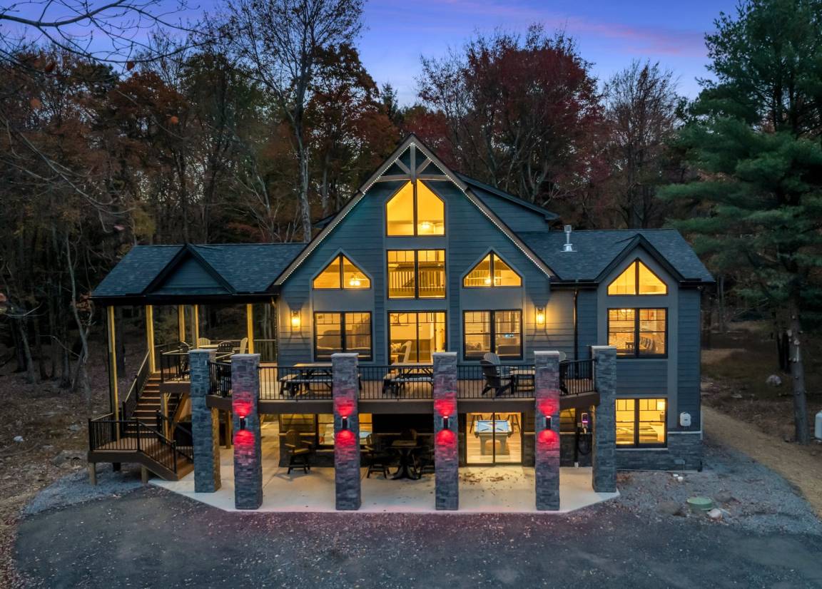 372 M² Chalet ∙ 8 Bedrooms ∙ 27 Guests - Arrowhead Lake, PA