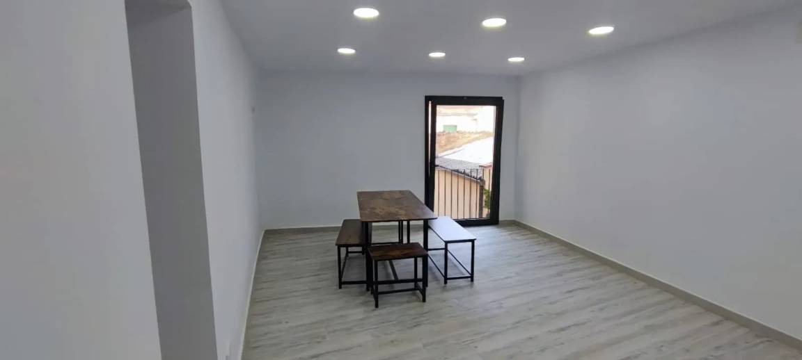 65 M² Apartment ∙ 2 Bedrooms ∙ 8 Guests - Igualada