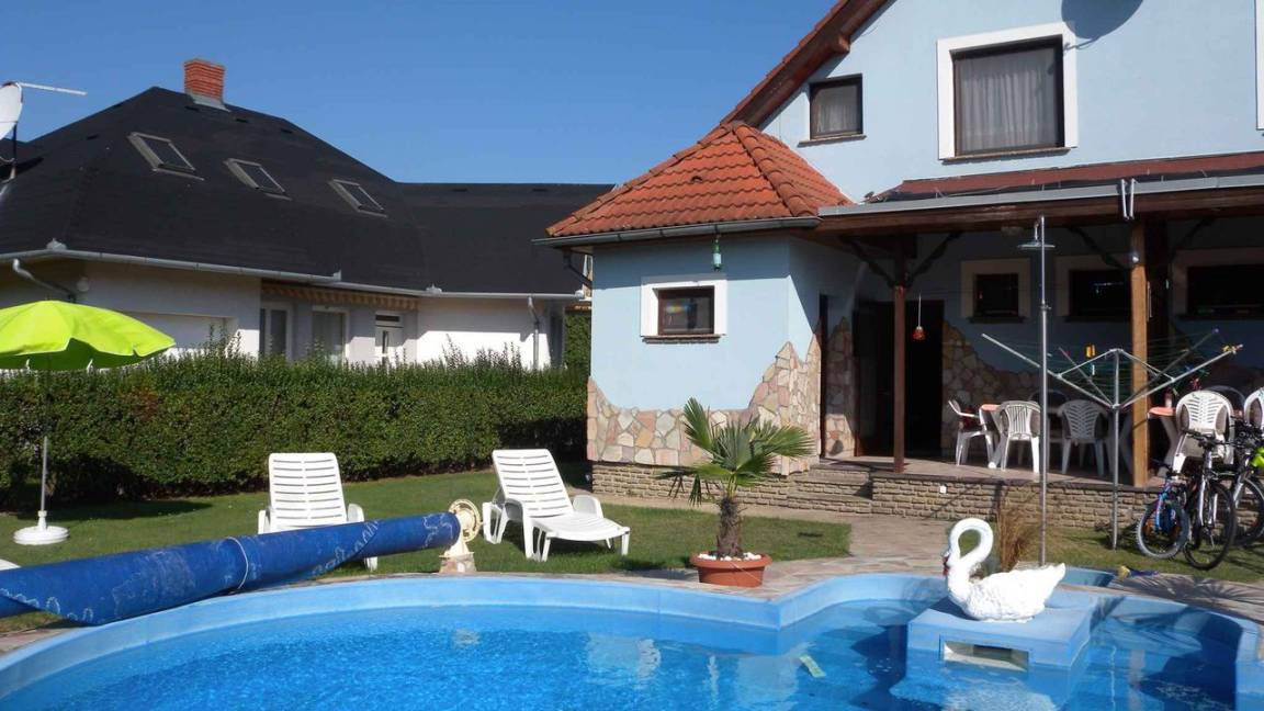 112 M² Ferienhaus ∙ 3 Schlafzimmer ∙ 6 Gäste - Balatonfenyves