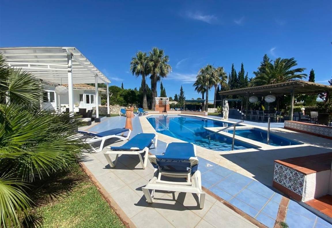 300 M² Villa ∙ 6 Bedrooms ∙ 12 Guests - La Cala de Mijas
