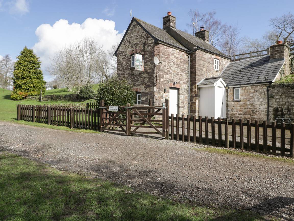 Cottage ∙ 2 Bedrooms ∙ 4 Guests - Abergavenny