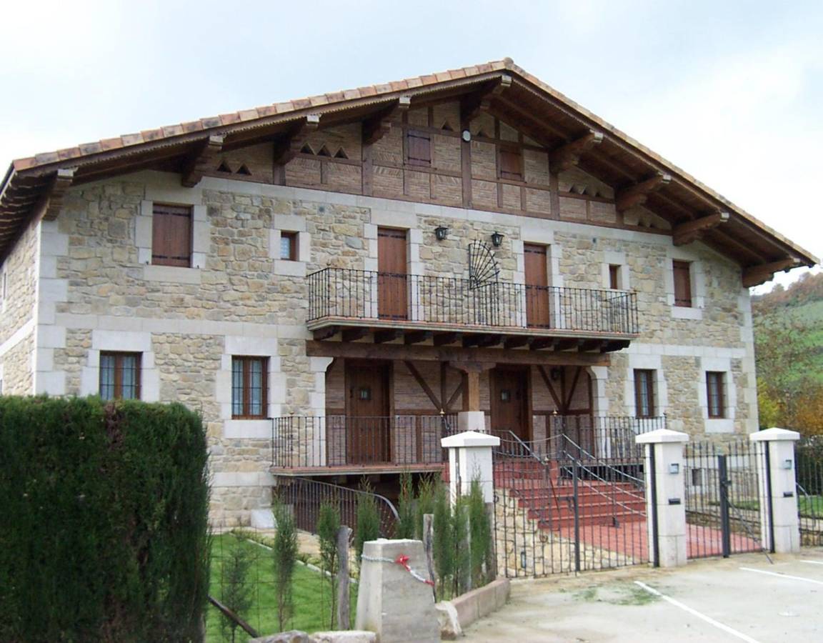 250 M² Maison De Vacances ∙ 6 Chambres ∙ 11 Personnes - Pampelune