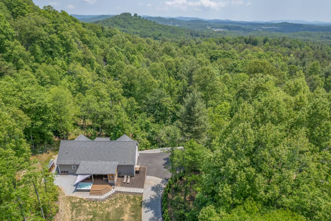 289 M² House ∙ 5 Bedrooms ∙ 14 Guests - Hendersonville, NC