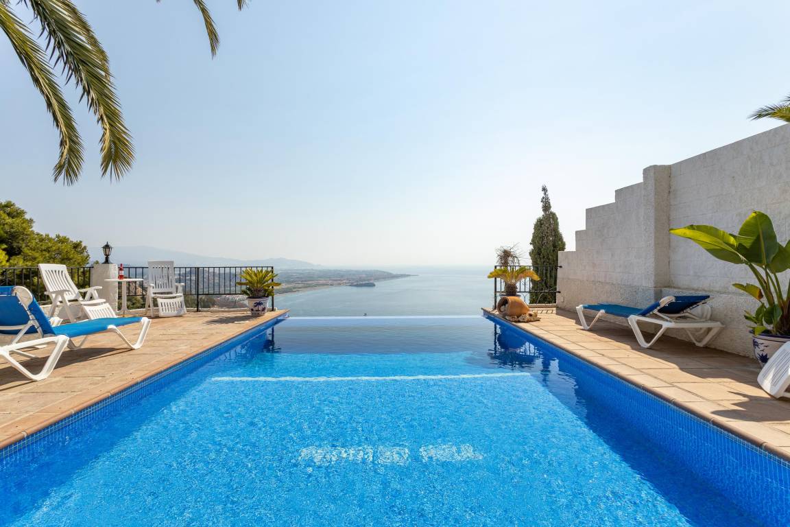 124 M² Villa ∙ 3 Habitaciones ∙ 6 Huéspedes - Salobreña