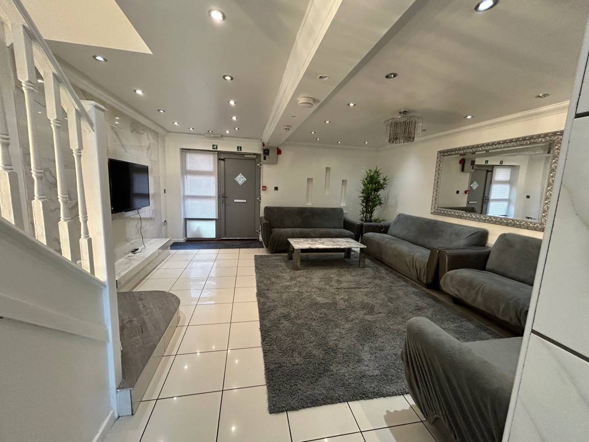 40 M² House ∙ 6 Bedrooms ∙ 12 Guests - Bracknell