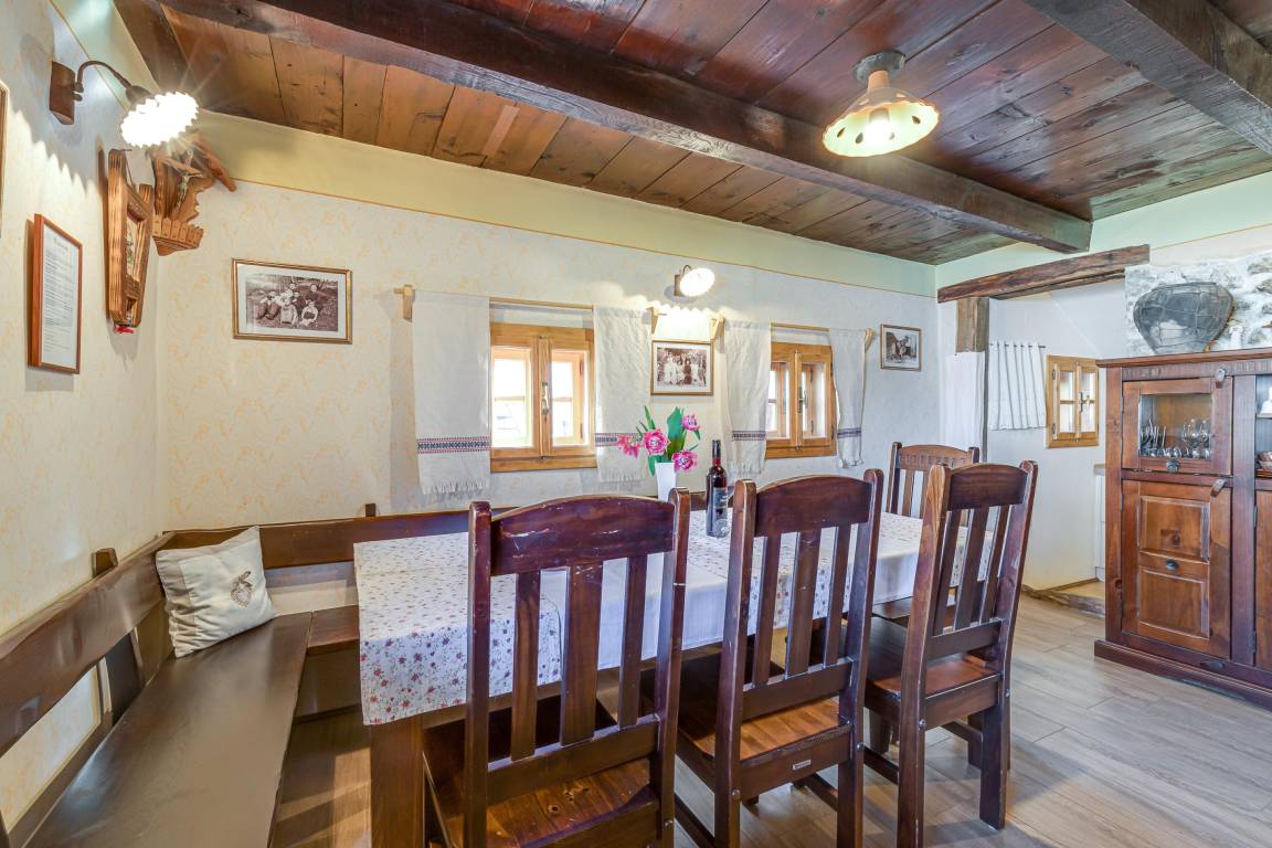 98 M² Chalet ∙ 3 Bedrooms ∙ 6 Guests - Slovenia