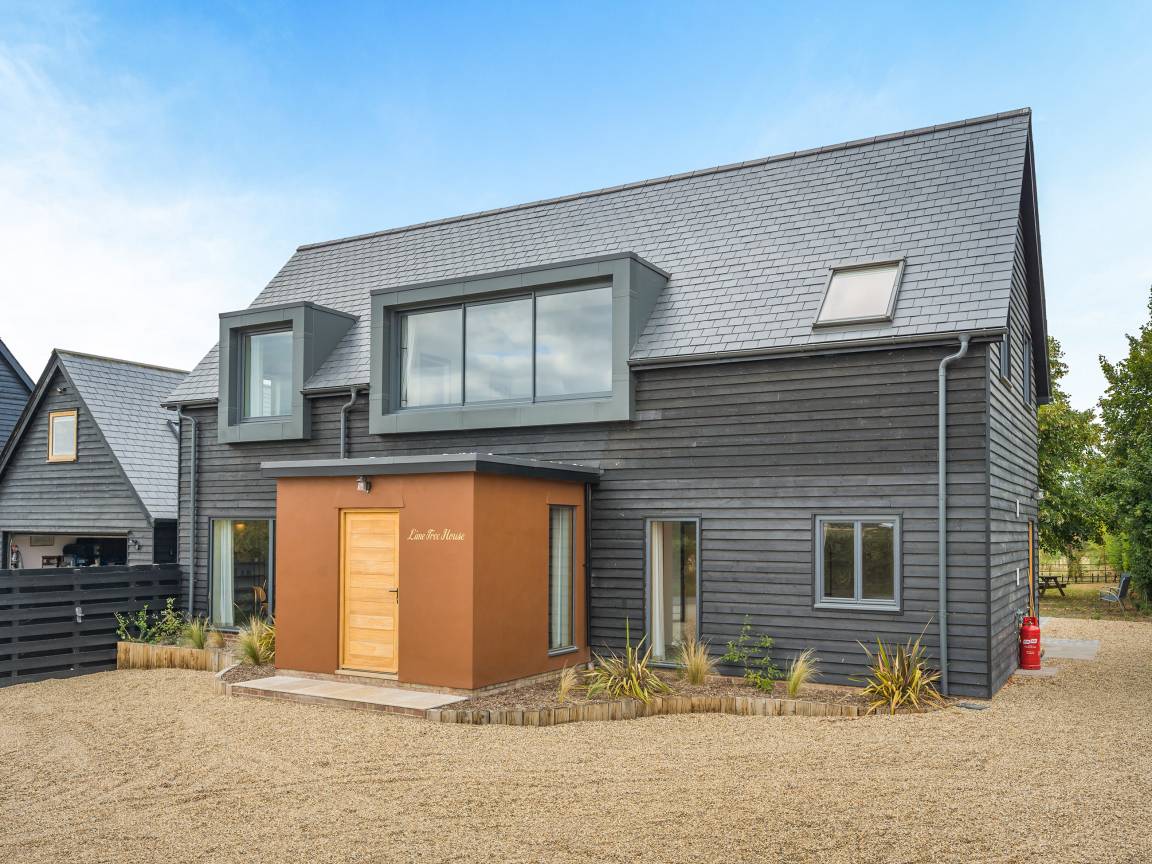 Cottage ∙ 6 Bedrooms ∙ 12 Guests - Lavenham