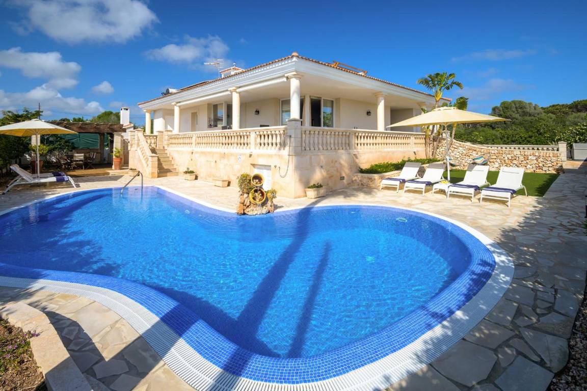 185 M² Villa ∙ 4 Bedrooms ∙ 6 Guests - Binibeca