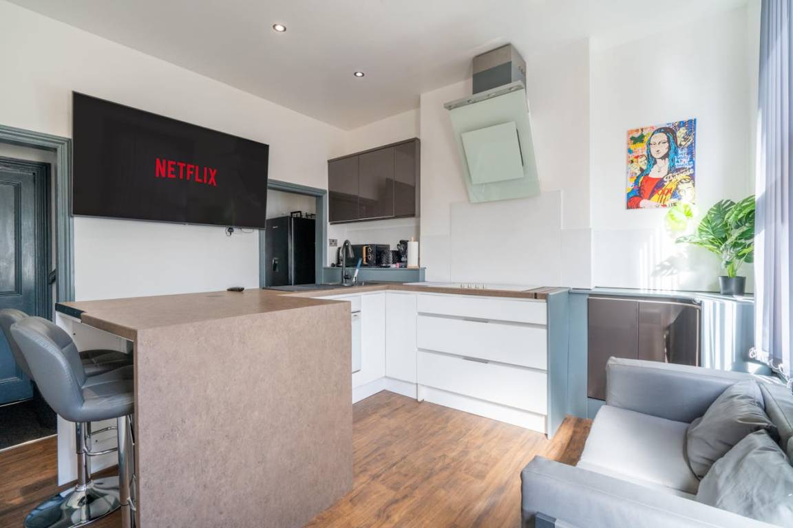 90 M² House ∙ 4 Bedrooms ∙ 8 Guests - Rotherham, UK