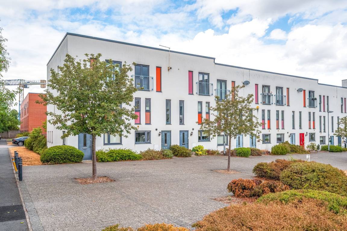 111 M² Huis ∙ 2 Slaapkamers ∙ 6 Gasten - Stevenage