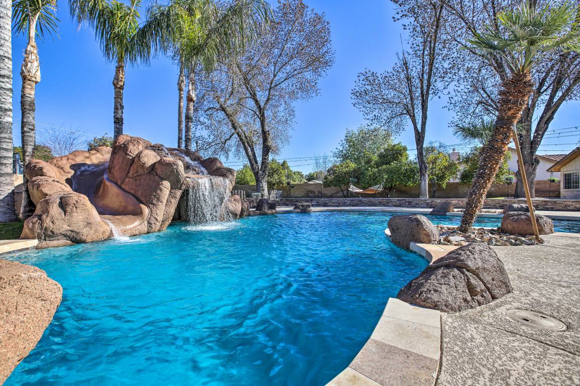 417 M² House ∙ 5 Bedrooms ∙ 8 Guests - Sun City, AZ