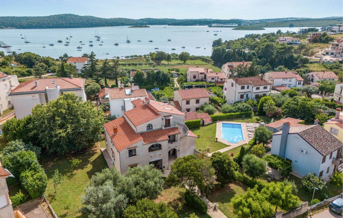 160 M² Ferienwohnung ∙ 4 Schlafzimmer ∙ 8 Gäste - Medulin