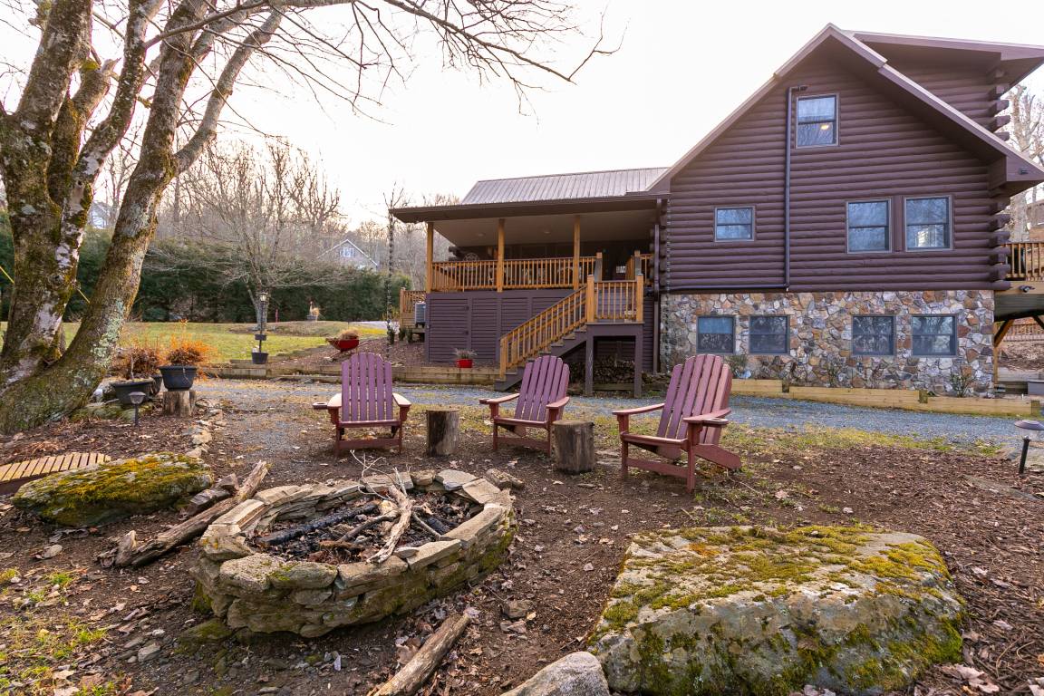 Cabin ∙ 3 Bedrooms ∙ 6 Guests - Boone, NC