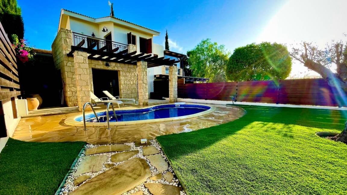180 M² Villa ∙ 2 Bedrooms ∙ 4 Guests - Куклиа