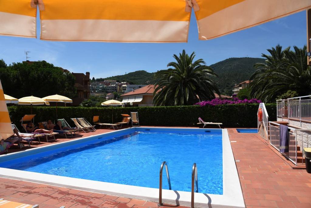 30 M² Appartamento Vacanza ∙ 1 Camera Da Letto ∙ 3 Ospiti - Pietra Ligure