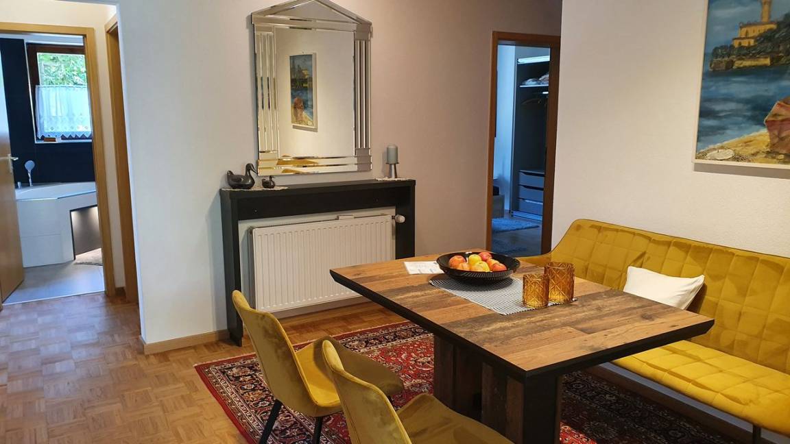 90 M² Ferienwohnung ∙ 2 Schlafzimmer ∙ 4 Gäste - Tettnang