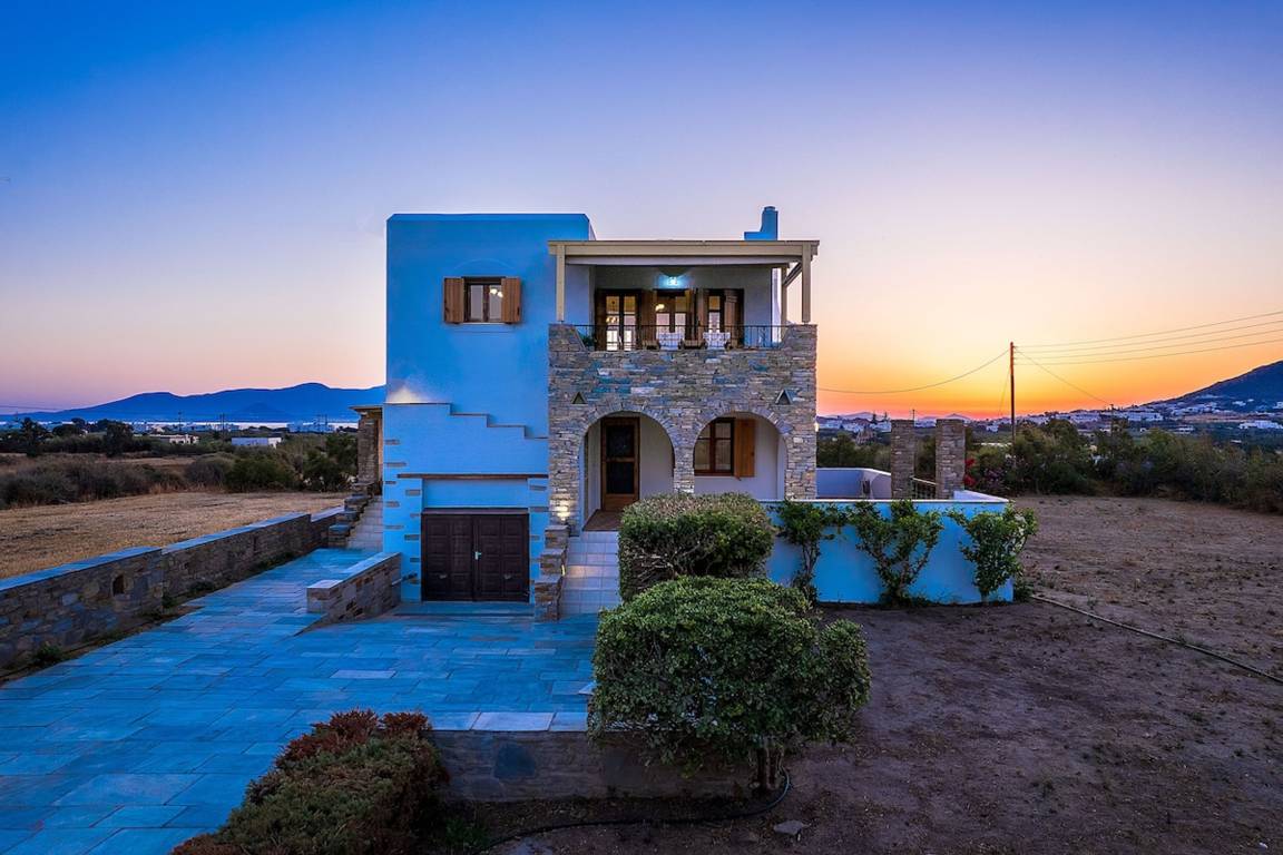 270 M² House ∙ 4 Bedrooms ∙ 8 Guests - Naxos