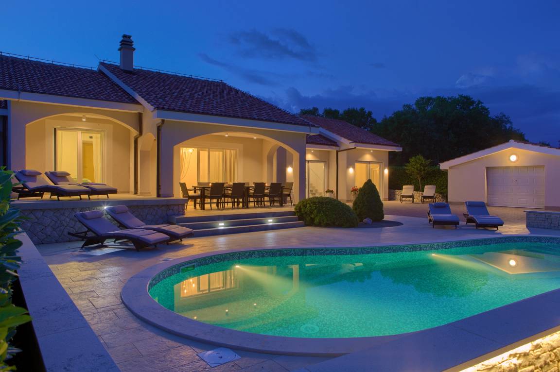 210 M² Villa ∙ 4 Schlafzimmer ∙ 12 Gäste - Krk